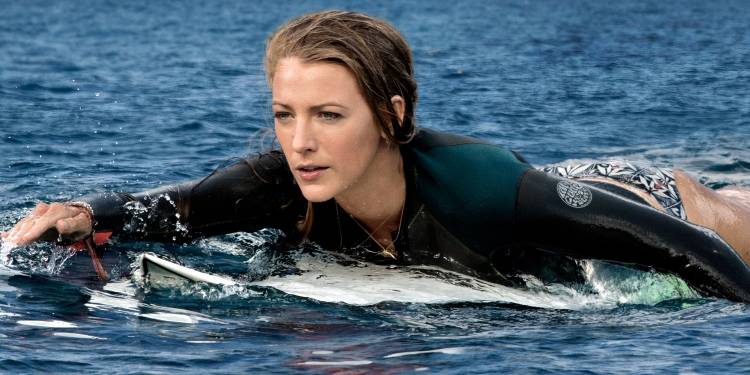 Crítica do filme Águas Rasas | Tensão constante e um tubarão psicopata ...